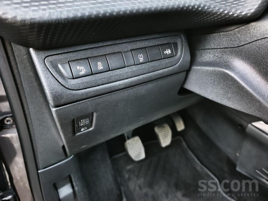 Grey Peugeot 2008 2014 in Jelgava, with an engine capacity of 1.20 L and mileage of 0 thousand km for 4990 €, photo 25 on AUTOMOTO.COM.LV