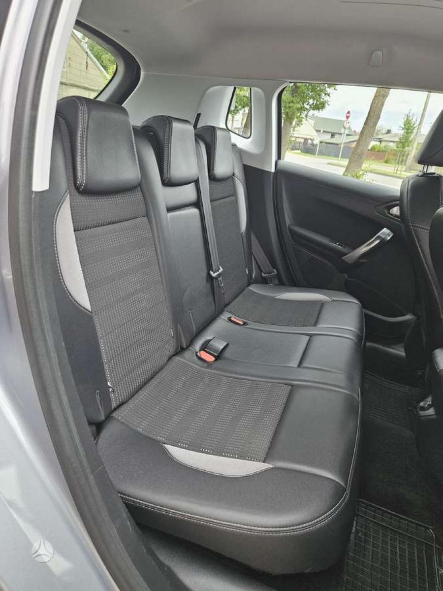 Grey Peugeot 2008 2015 in Siauliai, with an engine capacity of 1.60 L and mileage of 267 thousand km for 5950 €, photo 18 on AUTOMOTO.COM.LV