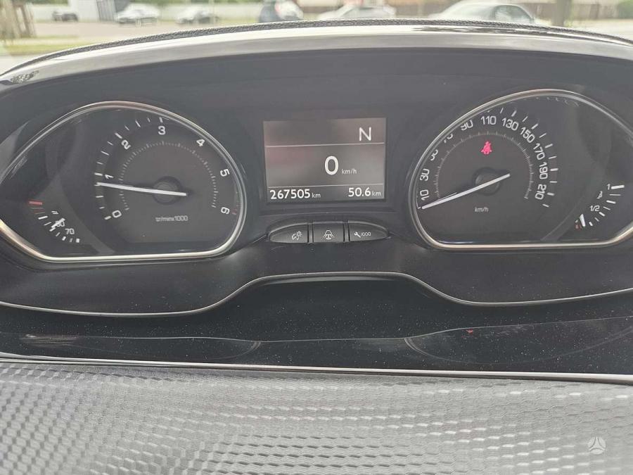 Grey Peugeot 2008 2015 in Siauliai, with an engine capacity of 1.60 L and mileage of 267 thousand km for 5750 €, photo 42 on AUTOMOTO.COM.LV