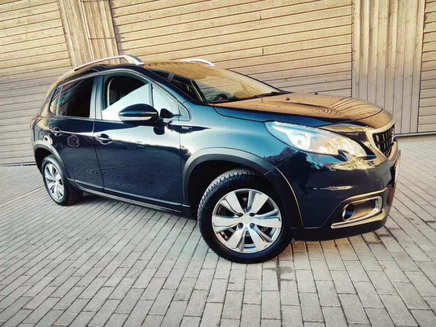 Grey Peugeot 2008 2019 in Jelgava, with an engine capacity of 1.20 L and mileage of 70 thousand km for 8990 €, photo 3 on AUTOMOTO.COM.LV