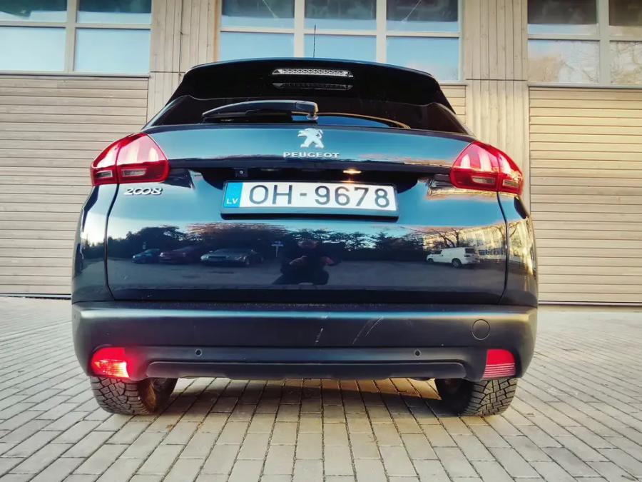 Grey Peugeot 2008 2019 in Jelgava, with an engine capacity of 1.20 L and mileage of 70 thousand km for 8990 €, photo 7 on AUTOMOTO.COM.LV