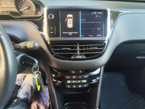 Grey Peugeot 2008 2019 in Jelgava, with an engine capacity of 1.20 L and mileage of 70 thousand km for 8990 €, photo 14 on AUTOMOTO.COM.LV