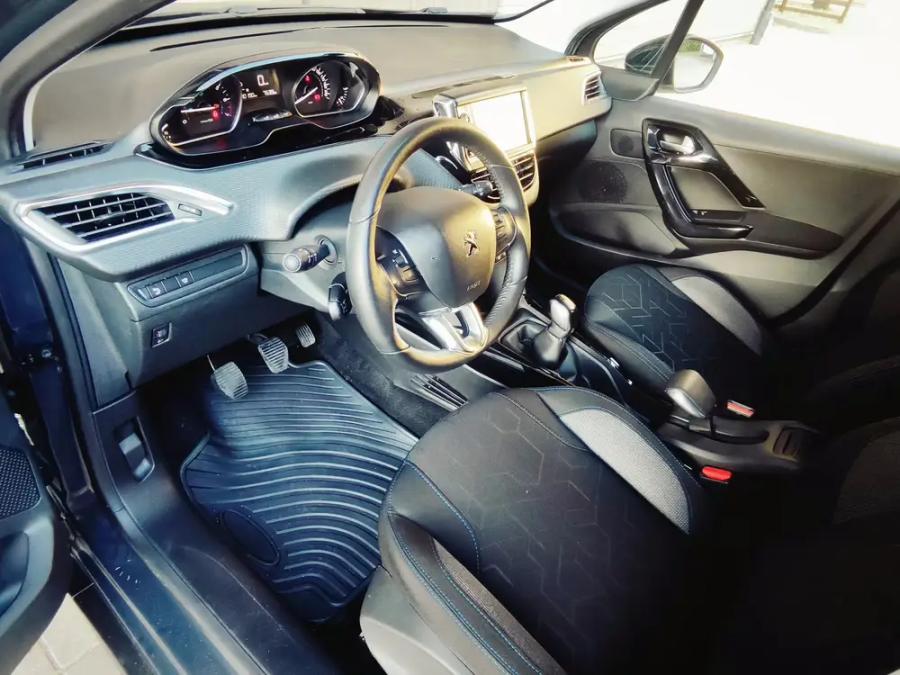 Grey Peugeot 2008 2019 in Jelgava, with an engine capacity of 1.20 L and mileage of 70 thousand km for 8990 €, photo 17 on AUTOMOTO.COM.LV