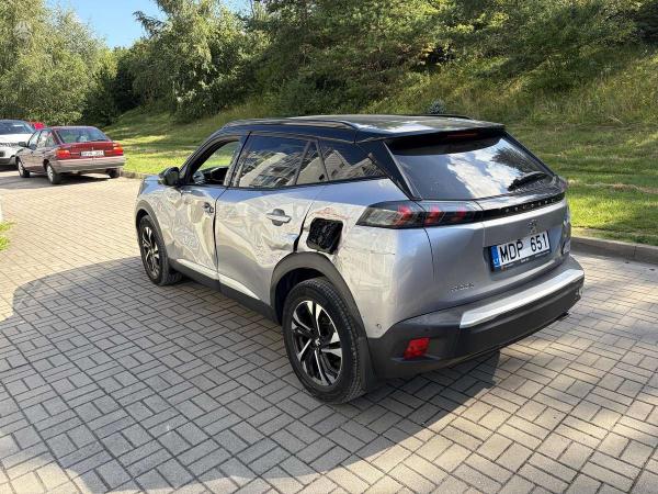 Grey Peugeot 2008 2021 in Vilnius, with an engine capacity of 1.50 L and mileage of 81 thousand km for 9900 €, photo 4 on AUTOMOTO.COM.LV