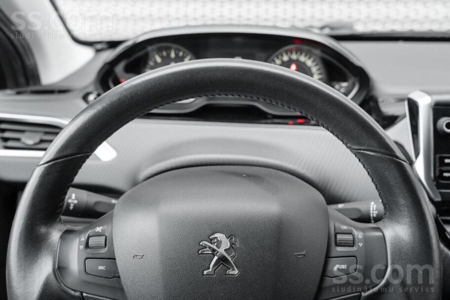 Grey Peugeot 2008 2017 in Riga, with an engine capacity of 1.60 L and mileage of 143 thousand km for 7850 €, photo 11 on AUTOMOTO.COM.LV