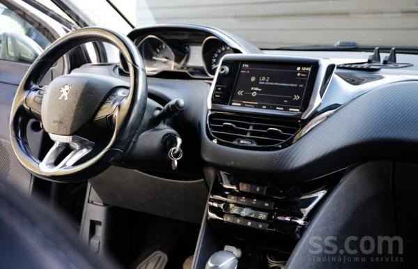Pelēks Peugeot 2008 2017 Limbaži, ar dzinēja tilpumu 1.20 L un nobraukumu 132 tūkst. km par 8900 €, foto 4 vietnē AUTOMOTO.COM.LV