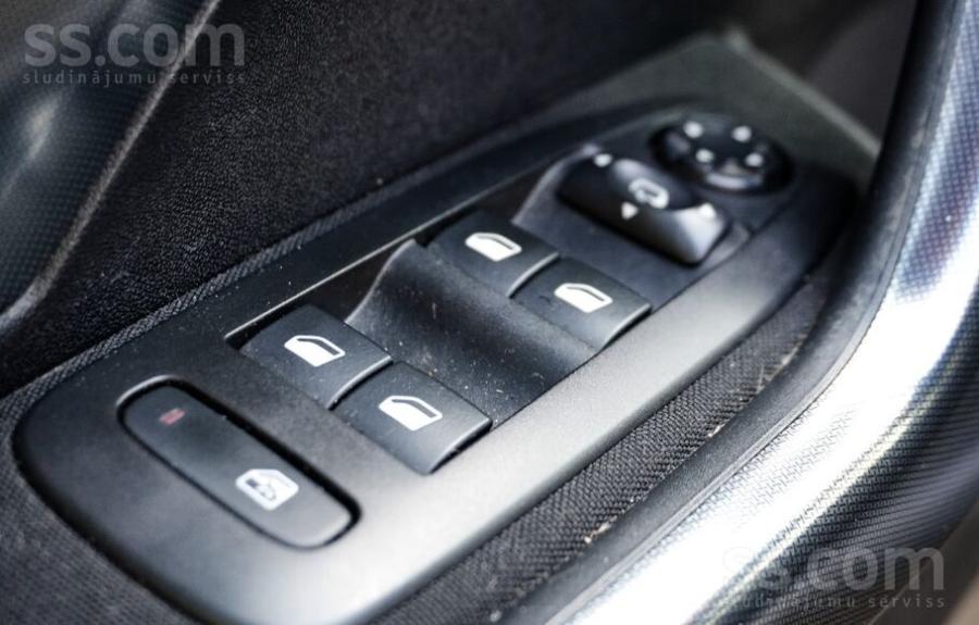 Pelēks Peugeot 2008 2017 Limbaži, ar dzinēja tilpumu 1.20 L un nobraukumu 132 tūkst. km par 8900 €, foto 6 vietnē AUTOMOTO.COM.LV
