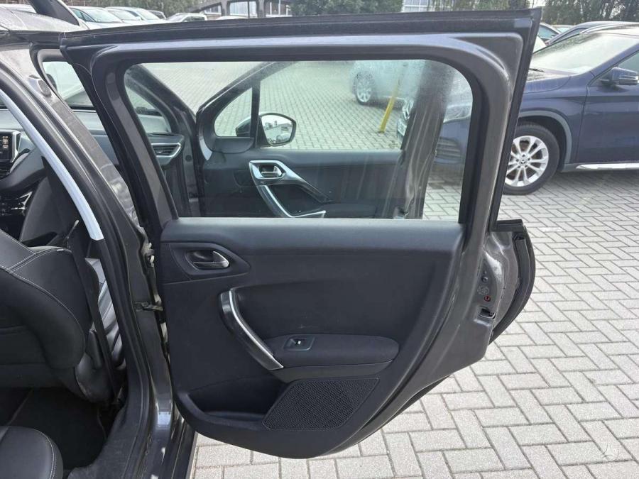 Pelēks Peugeot 2008 2015 Tauragė, ar dzinēja tilpumu 1.20 L un nobraukumu 119 tūkst. km par 5300 €, foto 18 vietnē AUTOMOTO.COM.LV