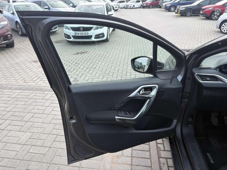 Pelēks Peugeot 2008 2015 Tauragė, ar dzinēja tilpumu 1.20 L un nobraukumu 119 tūkst. km par 5300 €, foto 24 vietnē AUTOMOTO.COM.LV