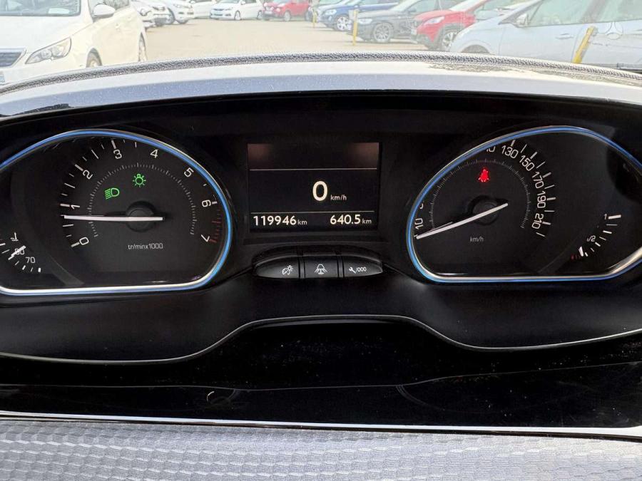 Pelēks Peugeot 2008 2015 Tauragė, ar dzinēja tilpumu 1.20 L un nobraukumu 119 tūkst. km par 5300 €, foto 7 vietnē AUTOMOTO.COM.LV