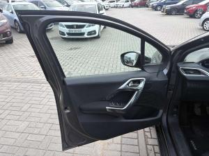 Pelēks Peugeot 2008 2015 Tauragė, ar dzinēja tilpumu 1.20 L un nobraukumu 119 tūkst. km par 5300 €, foto 23 vietnē AUTOMOTO.COM.LV