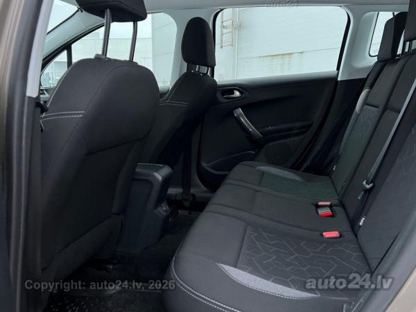 Pelēks Peugeot 2008 2016 Pērnava, ar dzinēja tilpumu 1.20 L un nobraukumu 114 tūkst. km par 6390 €, foto 11 vietnē AUTOMOTO.COM.LV