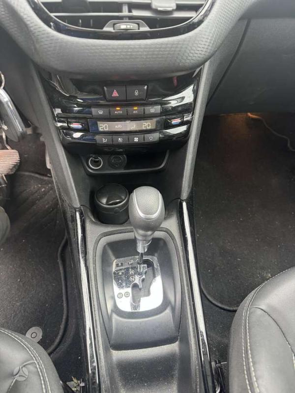 Pelēks Peugeot 2008 2016 Kauņa, ar dzinēja tilpumu 1.20 L un nobraukumu 165 tūkst. km par 5200 €, foto 8 vietnē AUTOMOTO.COM.LV