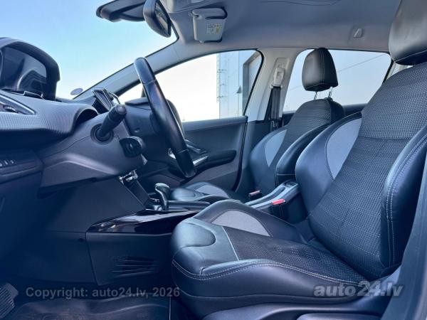Pelēks Peugeot 2008 2017 Pērnava, ar dzinēja tilpumu 1.20 L un nobraukumu 135 tūkst. km par 7400 €, foto 5 vietnē AUTOMOTO.COM.LV