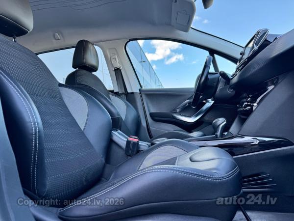 Pelēks Peugeot 2008 2017 Pērnava, ar dzinēja tilpumu 1.20 L un nobraukumu 135 tūkst. km par 7400 €, foto 9 vietnē AUTOMOTO.COM.LV
