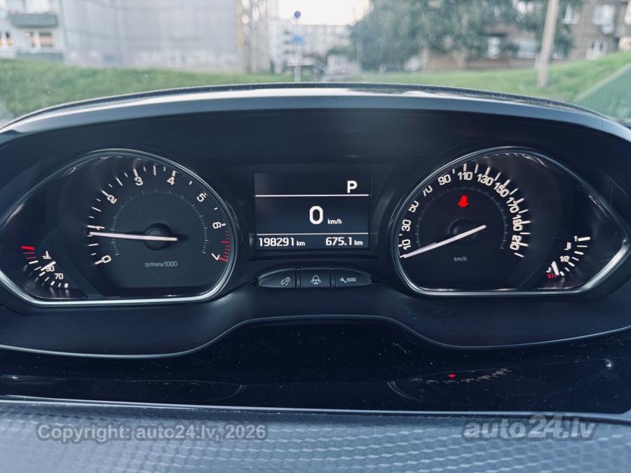 Pelēks Peugeot 2008 2019 Tallina, ar dzinēja tilpumu 1.20 L un nobraukumu 198 tūkst. km par 7200 €, foto 13 vietnē AUTOMOTO.COM.LV
