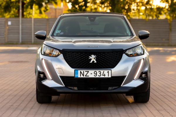 Grey Peugeot 2008 2021 in Riga, with an engine capacity of 1.20 L and mileage of 172 thousand km for 15750 €, photo 1 on AUTOMOTO.COM.LV