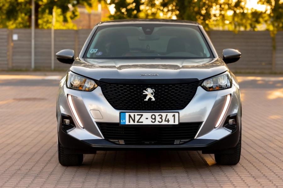 Grey Peugeot 2008 2021 in Riga, with an engine capacity of 1.20 L and mileage of 172 thousand km for 15750 €, photo 1 on AUTOMOTO.COM.LV