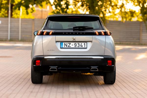 Grey Peugeot 2008 2021 in Riga, with an engine capacity of 1.20 L and mileage of 172 thousand km for 15750 €, photo 4 on AUTOMOTO.COM.LV