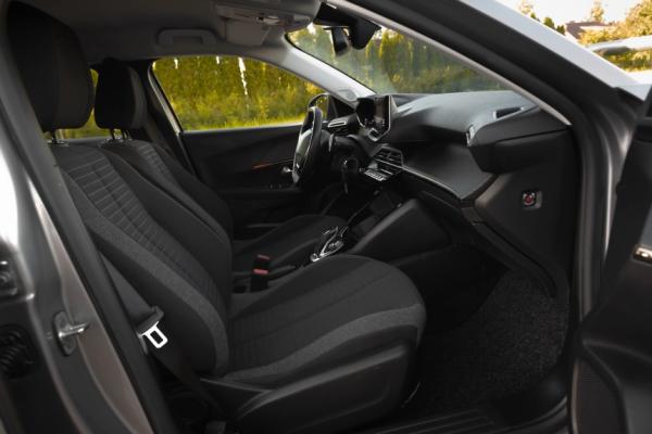 Grey Peugeot 2008 2021 in Riga, with an engine capacity of 1.20 L and mileage of 172 thousand km for 15750 €, photo 7 on AUTOMOTO.COM.LV