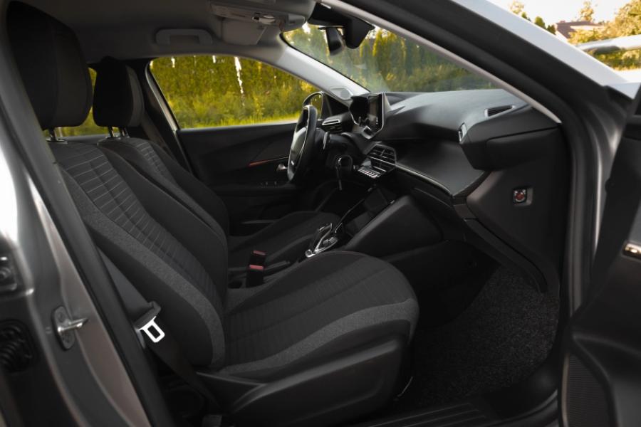 Grey Peugeot 2008 2021 in Riga, with an engine capacity of 1.20 L and mileage of 172 thousand km for 15750 €, photo 8 on AUTOMOTO.COM.LV