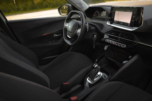 Grey Peugeot 2008 2021 in Riga, with an engine capacity of 1.20 L and mileage of 172 thousand km for 15750 €, photo 8 on AUTOMOTO.COM.LV