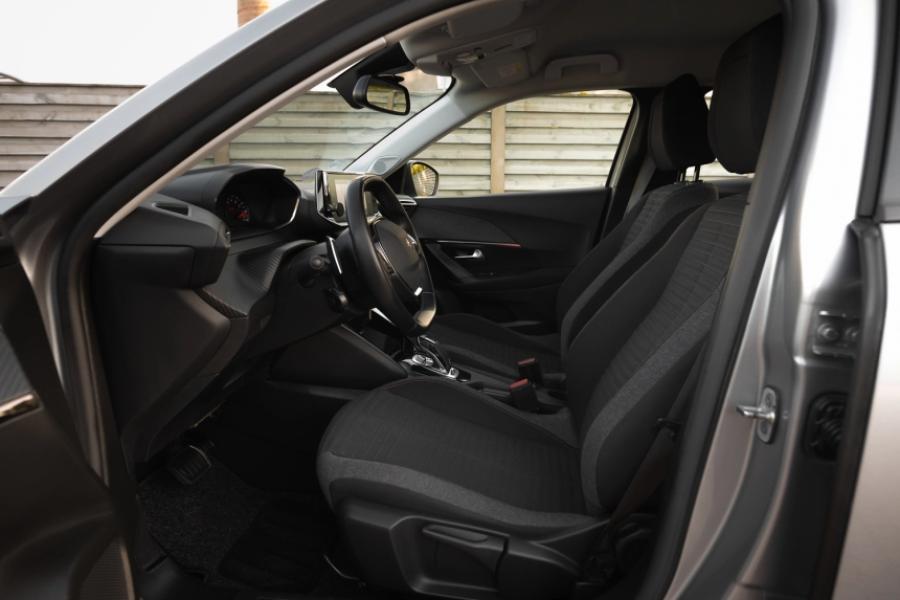 Grey Peugeot 2008 2021 in Riga, with an engine capacity of 1.20 L and mileage of 172 thousand km for 15750 €, photo 14 on AUTOMOTO.COM.LV