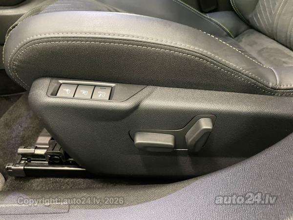 Peugeot 2008 2025 in Tallinn on AUTOMOTO.COM.LV Grey Peugeot 2008 2025 in Tallinn, with an engine capacity of 1.20 L and mileage of 32 thousand km for 24990 €, photo 11 on AUTOMOTO.COM.LV