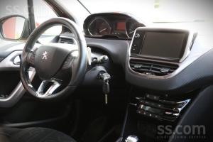 Orange Peugeot 2008 2014 in Riga, with an engine capacity of 1.60 L and mileage of 190 thousand km for 4995 €, photo 11 on AUTOMOTO.COM.LV