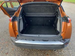 Orange Peugeot 2008 2020 in Saldus, with an engine capacity of 1.20 L and mileage of 82 thousand km for 12500 €, photo 6 on AUTOMOTO.COM.LV