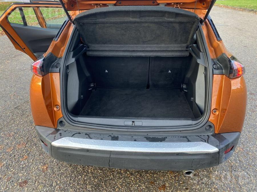 Orange Peugeot 2008 2020 in Saldus, with an engine capacity of 1.20 L and mileage of 82 thousand km for 12500 €, photo 6 on AUTOMOTO.COM.LV