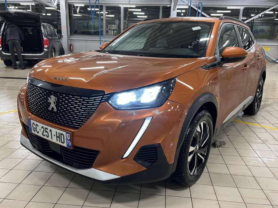 Orange Peugeot 2008 2021 in Vilnius, with an engine capacity of 1.20 L and mileage of 193 thousand km for 12040 €, photo 1 on AUTOMOTO.COM.LV