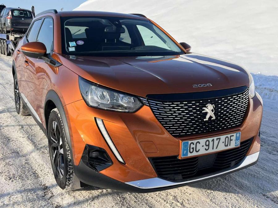Orange Peugeot 2008 2021 in Vilnius, with an engine capacity of 1.20 L and mileage of 81 thousand km for 11253 €, photo 2 on AUTOMOTO.COM.LV