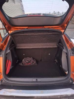 Oranžs Peugeot 2008 2021 Šauļi, ar dzinēja tilpumu 1.20 L un nobraukumu 45 tūkst. km par 15450 €, foto 12 vietnē AUTOMOTO.COM.LV