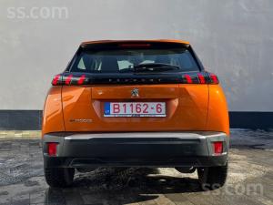 Orange Peugeot 2008 2021 in Riga, with an engine capacity of 1.20 L and mileage of 44 thousand km for 14999 €, photo 8 on AUTOMOTO.COM.LV
