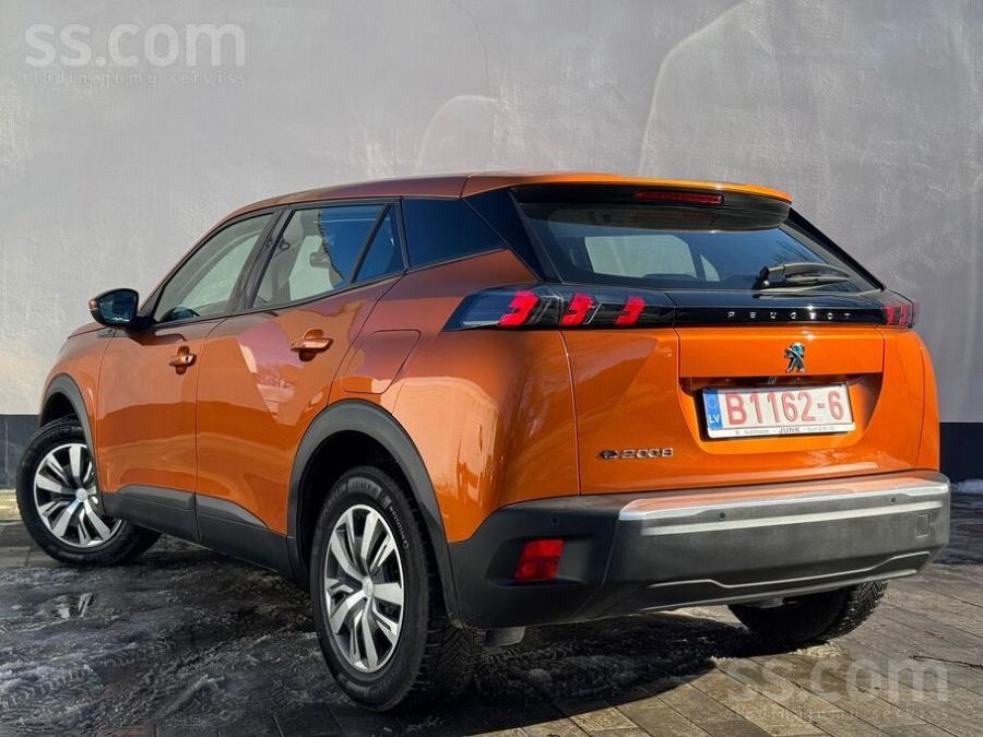 Orange Peugeot 2008 2021 in Riga, with an engine capacity of 1.20 L and mileage of 44 thousand km for 14999 €, photo 9 on AUTOMOTO.COM.LV