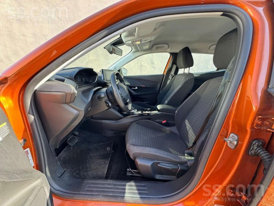 Orange Peugeot 2008 2021 in Riga, with an engine capacity of 1.20 L and mileage of 44 thousand km for 14999 €, photo 12 on AUTOMOTO.COM.LV