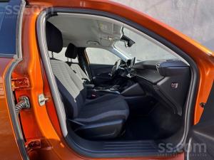 Orange Peugeot 2008 2021 in Riga, with an engine capacity of 1.20 L and mileage of 44 thousand km for 14999 €, photo 14 on AUTOMOTO.COM.LV