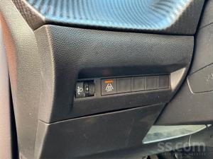 Orange Peugeot 2008 2021 in Riga, with an engine capacity of 1.20 L and mileage of 44 thousand km for 14999 €, photo 23 on AUTOMOTO.COM.LV