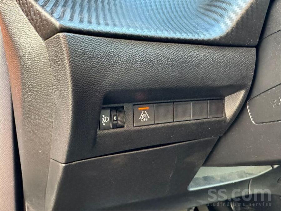 Orange Peugeot 2008 2021 in Riga, with an engine capacity of 1.20 L and mileage of 44 thousand km for 14999 €, photo 23 on AUTOMOTO.COM.LV