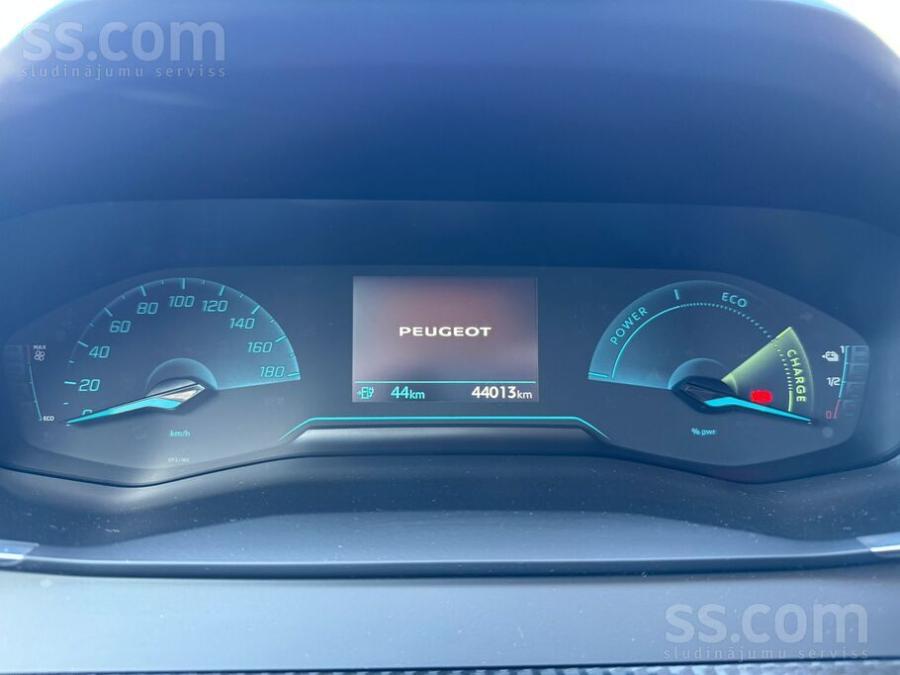 Orange Peugeot 2008 2021 in Riga, with an engine capacity of 1.20 L and mileage of 44 thousand km for 14999 €, photo 24 on AUTOMOTO.COM.LV