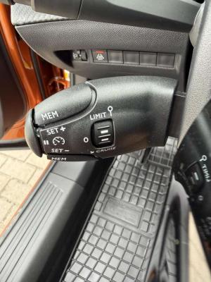 Orange Peugeot 2008 2022 in Marijampole, with an engine capacity of 1.20 L and mileage of 63 thousand km for 13552 €, photo 32 on AUTOMOTO.COM.LV