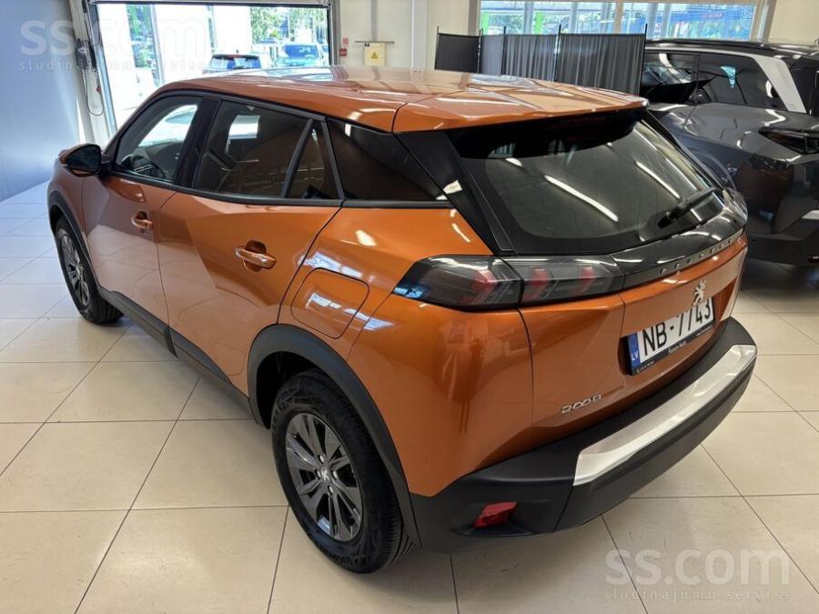 Orange Peugeot 2008 2022 in Riga, with an engine capacity of 1.20 L and mileage of 43 thousand km for 14300 €, photo 4 on AUTOMOTO.COM.LV