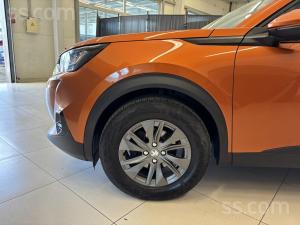 Orange Peugeot 2008 2022 in Riga, with an engine capacity of 1.20 L and mileage of 43 thousand km for 14300 €, photo 6 on AUTOMOTO.COM.LV