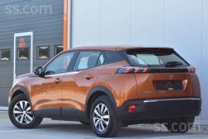 Orange Peugeot 2008 2022 in Riga, with an engine capacity of 1.20 L and mileage of 31 thousand km for 19990 €, photo 4 on AUTOMOTO.COM.LV