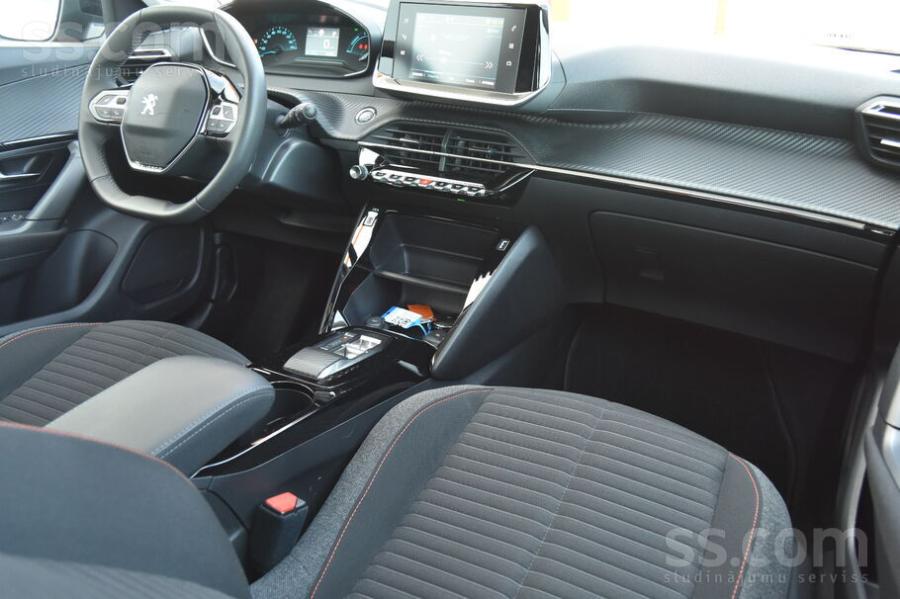 Orange Peugeot 2008 2022 in Riga, with an engine capacity of 1.20 L and mileage of 31 thousand km for 19990 €, photo 9 on AUTOMOTO.COM.LV
