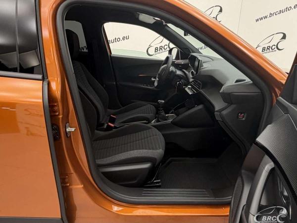 Orange Peugeot 2008 2023 in Vilnius, with an engine capacity of 1.20 L and mileage of 23 thousand km for 16500 €, photo 5 on AUTOMOTO.COM.LV
