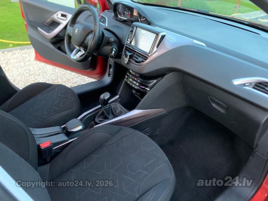 Oranžs Peugeot 2008 2014 Viljandi, ar dzinēja tilpumu 1.20 L un nobraukumu 154 tūkst. km par 3450 €, foto 12 vietnē AUTOMOTO.COM.LV