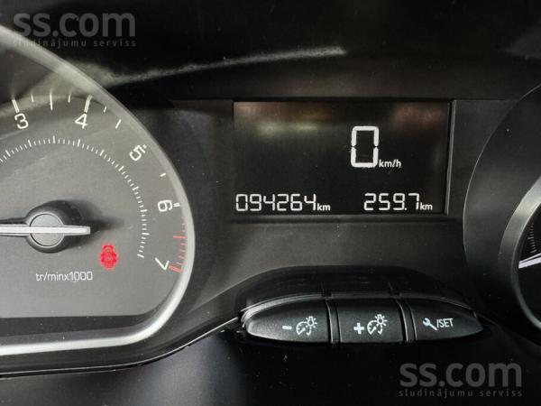 Orange Peugeot 2008 2015 in Talsi, with an engine capacity of 1.20 L and mileage of 94 thousand km for 6350 €, photo 9 on AUTOMOTO.COM.LV