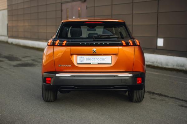 Orange Peugeot 2008 2023 in Riga, with an engine capacity of 0.00 L and mileage of 21 thousand km for 18550 €, photo 6 on AUTOMOTO.COM.LV